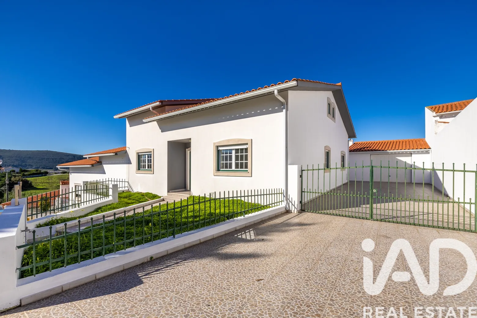 Venda casa em Porto de Mós: casa/moradia 6 divisões 151 m² - 779250 - iad