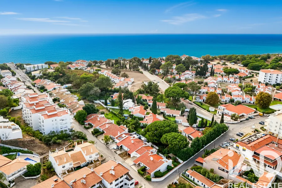 2 casas 2 quartos à venda em Albufeira e Olhos de Água - iad